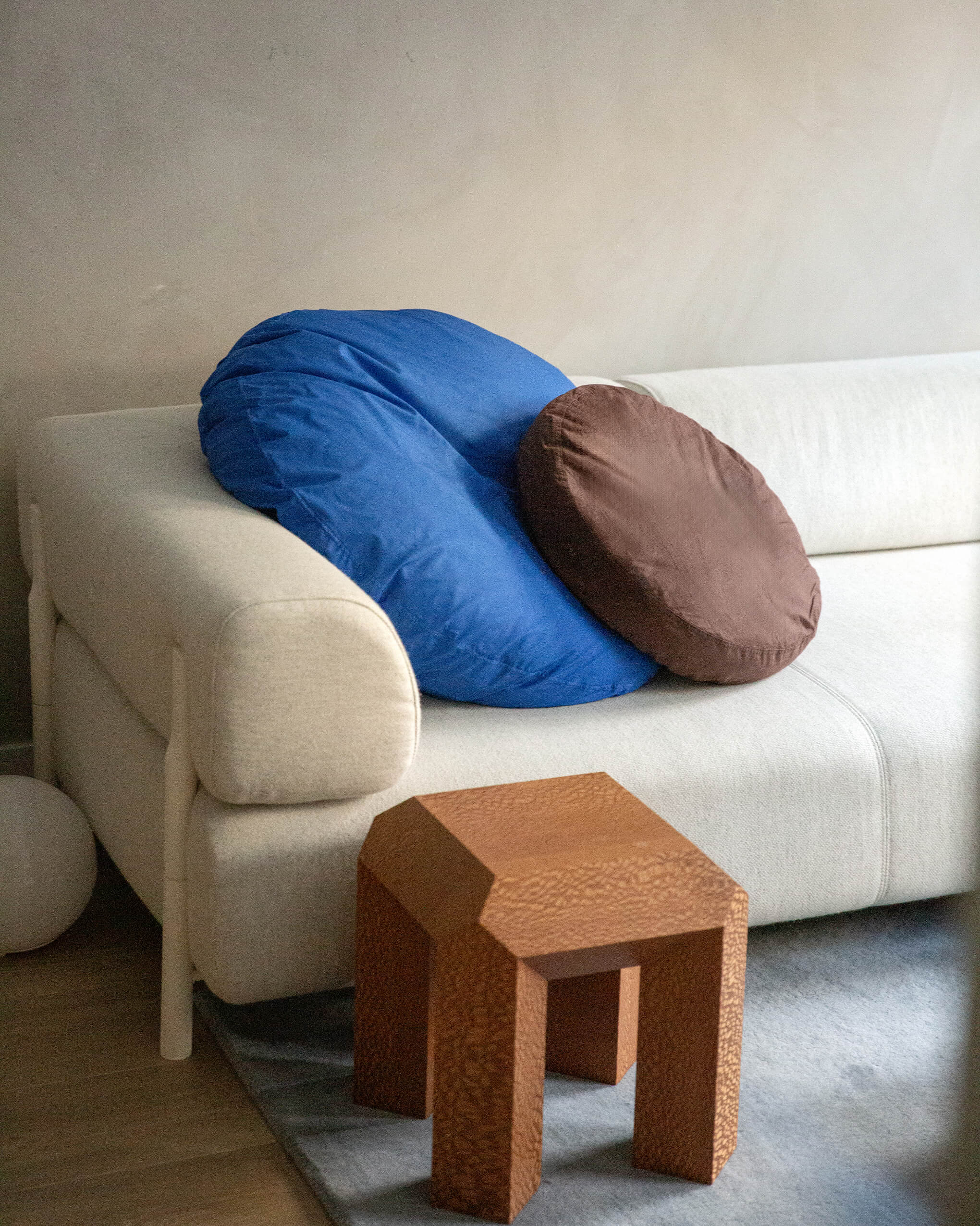 Buy a large round cushion? Our Really bigDOT| SUITE702